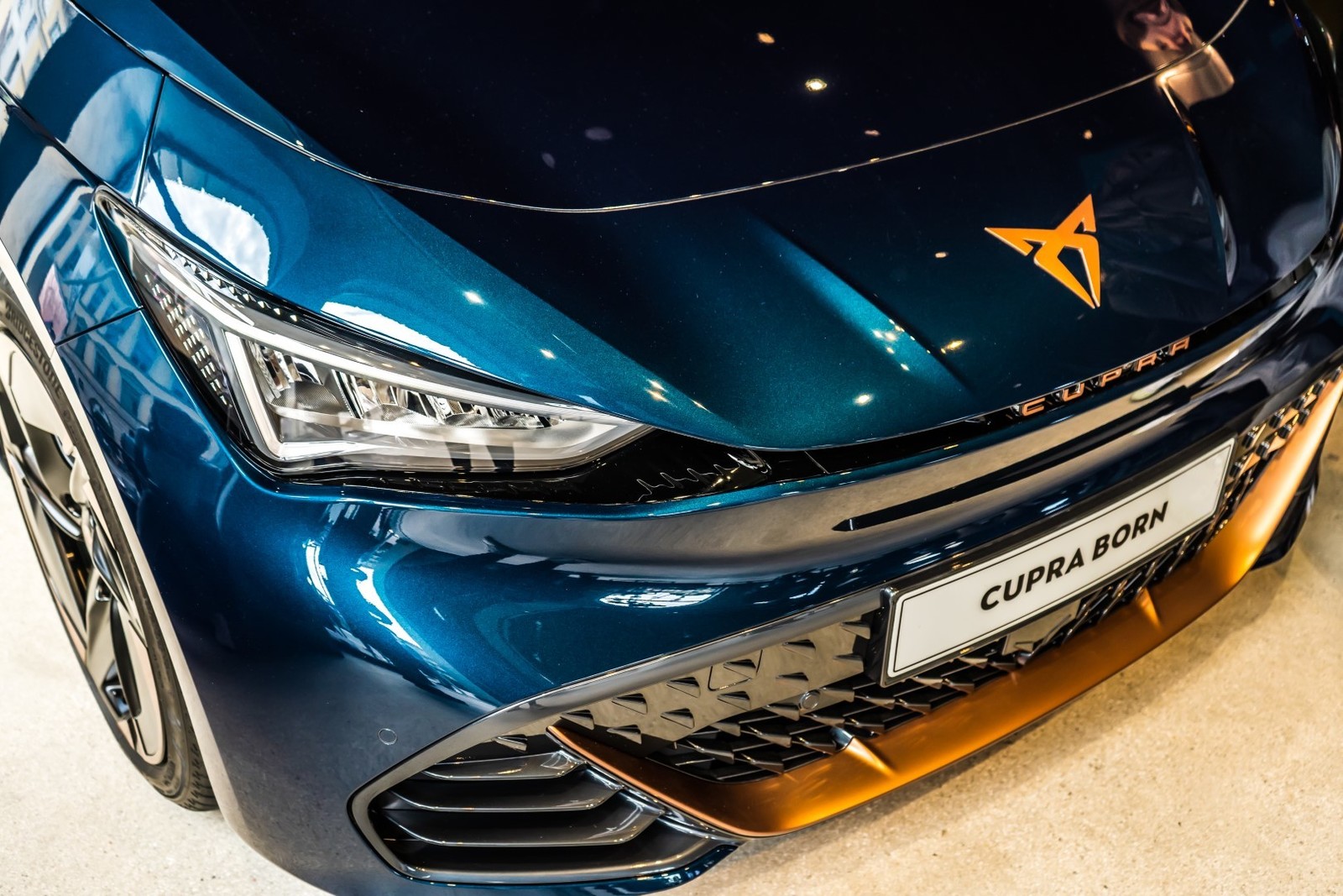 CUPRA Born in druge novosti - IAA München Mobility 2021 - Porsche Inter ...