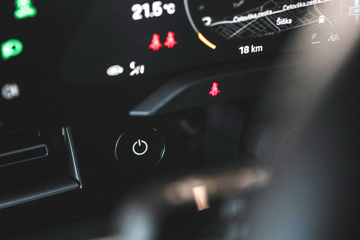 Porsche Taycan - že pri Porsche Center Ljubljana! - Porsche Inter Auto