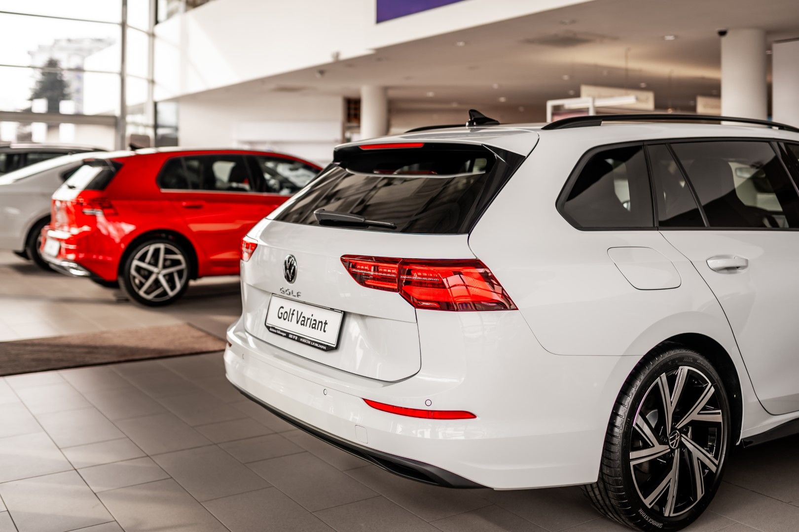 VW Golf 8 ali Golf 8 Variant - katerega izbrati? - Porsche Inter Auto